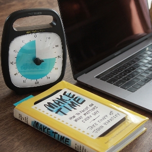 Buku “Make Time”: Bukan Menciptakan, Tetapi Meluangkan Waktu ...