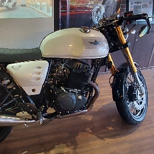 Cleveland Resmi Luncurkan Duet Motor Retro Ace 250 Scrambler dan Cafe ...
