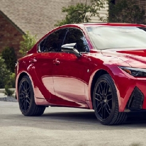 Lexus IS 2024 Hadir Dengan Penyempurnaan Desain - blackxperience.com