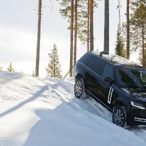 Range Rover Electric Bakal Punya Performa Melebihi Twin Turbo V8 ...