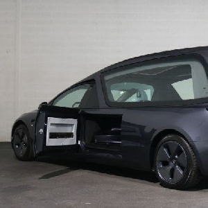 Tesla Model 3 Dijadikan Mobil Jenazah, Wheelbase Memanjang Mewah Tak ...