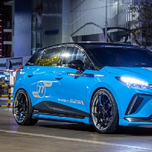 Modifikasi MG 4 EV Ini Dibuat Mirip Seperti Mobil Balap - blackxperience.com