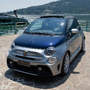 Fiat Bentuk Abarth Rivale Seperti Kapal Pesiar - blackxperience.com