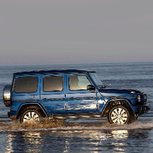 Tampilan Langka Mercedes-AMG G63 Rocking Analog Dials - blackxperience.com