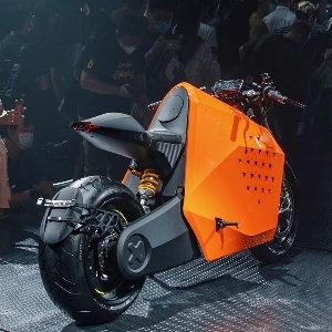 Da Vinci DC 100 135hp, Electric Motorcycle yang bisa mengikuti Anda ...