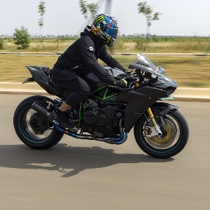 Kawasaki Ninja H2 Supercharged, Street Racing Addict - blackxperience.com