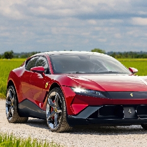 Bocoran Ferrari EV, Punya Nama Baru dan Interior Terungkap ...