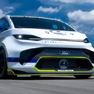 Bertenaga 2000HP Ford Pro Electric Supervan Ini Jadi Mobil Listrik ...