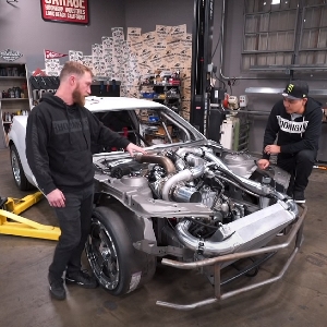 Hoonigan Bangun Camaro Swap Mesin Diesel Duramax v-8 - blackxperience.com