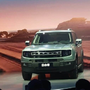 Jetour Freedom, SUV Offroad Bensin Berwajah Ford Bronco ...