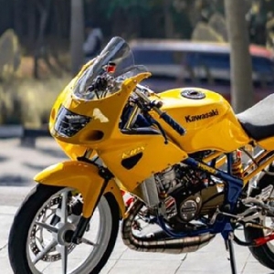Modifikasi Ninja RR Street Racing, Glowing Berjubah Kuning Oprekan ...