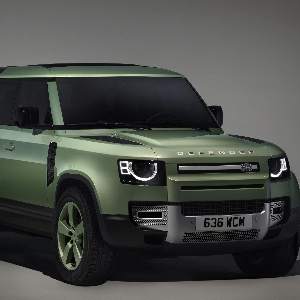 Rayakan 75 Tahun Defender Series 1, Land Rover Luncurkan Defender 75th ...
