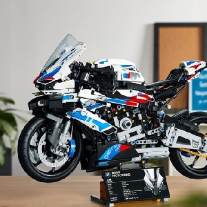 Lego Technic Luncurkan Model 1:5 BMW M1000RR - blackxperience.com