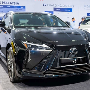 Lexus RZ 450e Dual-Motor EV Bertenaga 313 PS, Memiliki Jangkauan 440 Km - blackxperience.com