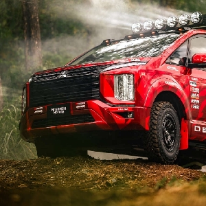 Mitsubishi Delica D:5 Jadi Mobil Pendukung Reli AXCR - blackxperience.com