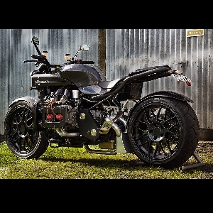 Madboxer, Hasil Konversi Mesin Subaru Digendong ke Style Roda Dua ...