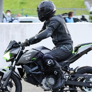 Kawasaki Z Electric Jalani Test Drive Pertamanya, Begini Tampilannya ...