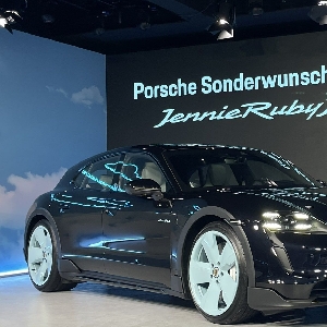 Kolab Porsche x Jennie BLACKPINK, Taycan 4S Terlihat Elegan dan ...