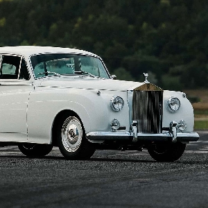 Rolls-Royce Silver Cloud II 1961 Restomod Bertenaga 640 HP ...