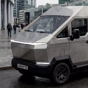 Inilah Russo-Balt F200, Van Mirip Tesla Cybertruck Dari Rusia ...