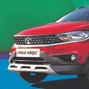 Hatchback Stylish Dari India Ini Siap Gerus Pasar Ignis ...