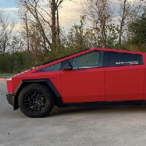 Tesla Cybertruck Berwarna Merah Ferrari? Seperti Ini Tampilannya ...