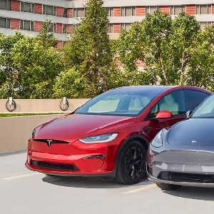 Tesla Rilis Sistem Parental Control untuk Batasi Akselerasi dan ...