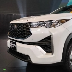 Zenix Makin Sporty dan Gagah Dibalut Body Kit Modellista ...