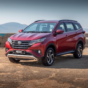 Luar Biasa! Toyota Rush dan Fortuner Buatan Indonesia Laris Manis di ...