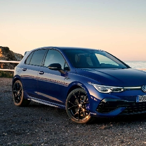 Volkswagen Golf R 20 Years Edition Debut, Jadi Golf Paling Bertenaga ...