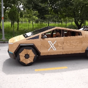 Replika Cybertruck Tesla dari Kayu Dibikin Hanya Dalam 100 Hari ...