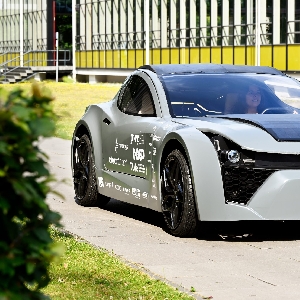 Mahasiswa Belanda Berhasil Buat Mobil Listrik Yang Bisa Menghisap ...