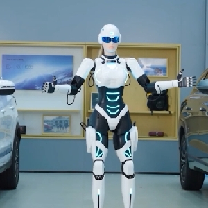 Bukan Mobil, Chery Kenalkan Robot Pintar Bernama Mornine ...