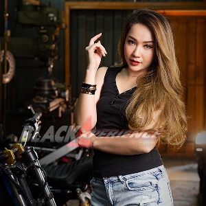 Winny Valensia Franoka, Penyuka Motorsport dan Sportscar Lamborghini ...
