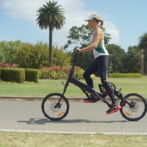 Berlari Di Atas Sepeda Menggunakan Bionic Runner - blackxperience.com