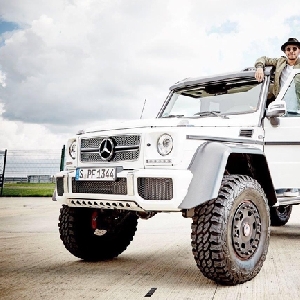 Anti-mainstream, Lewis Hamilton Lebih Pilih Koleksi Mercedes-Benz G63 ...
